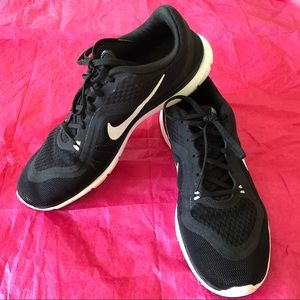 Women's Nike Shoes on Poshmark